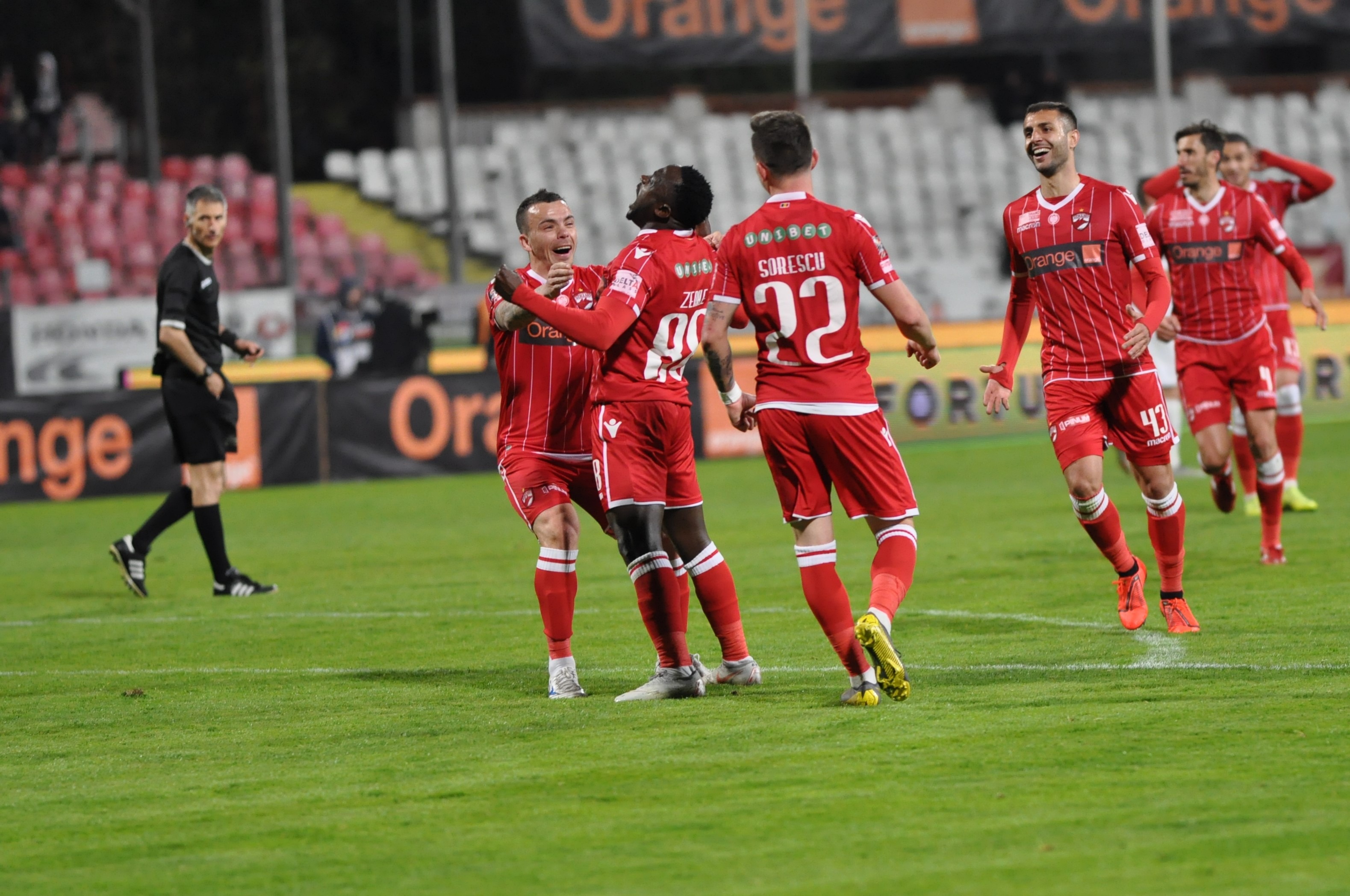 Zenke a reușit primul gol pentru Dinamo. Nigerianul are o poveste de ...